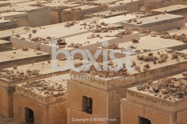 Laying Pebbles and Stones Tradition on Jewish Graves - Boxist.com ...