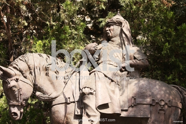 Bronze Statue of Sultan Riding a Horse - Boxist.com Photography / Sam ...