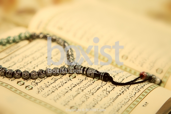 Quran and Masbaha - Boxist.com Photography / Sam Mugraby's Stock ...